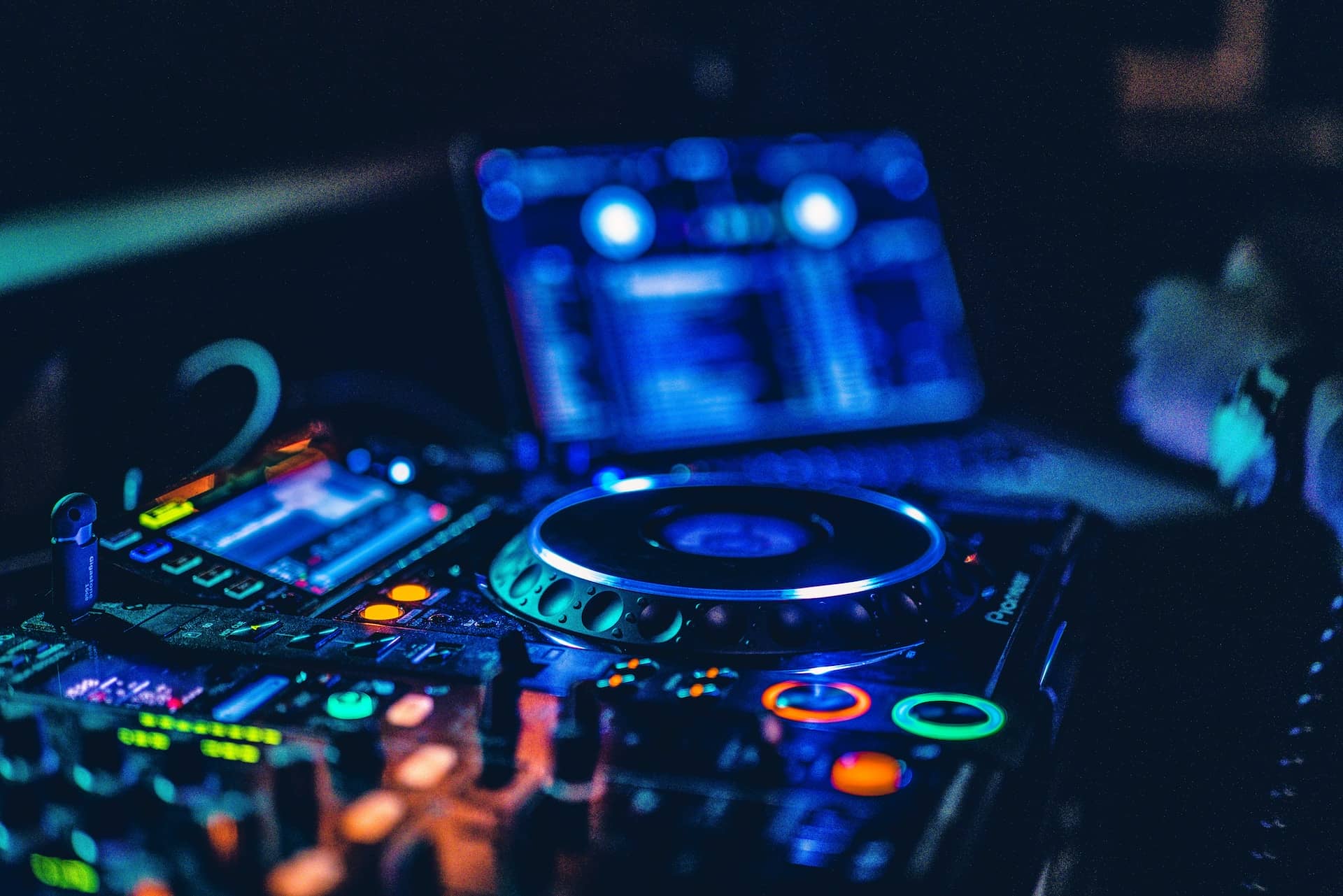 Tips for Hiring a Great Wedding DJ for your Wedding | Edwin Ochoa ...